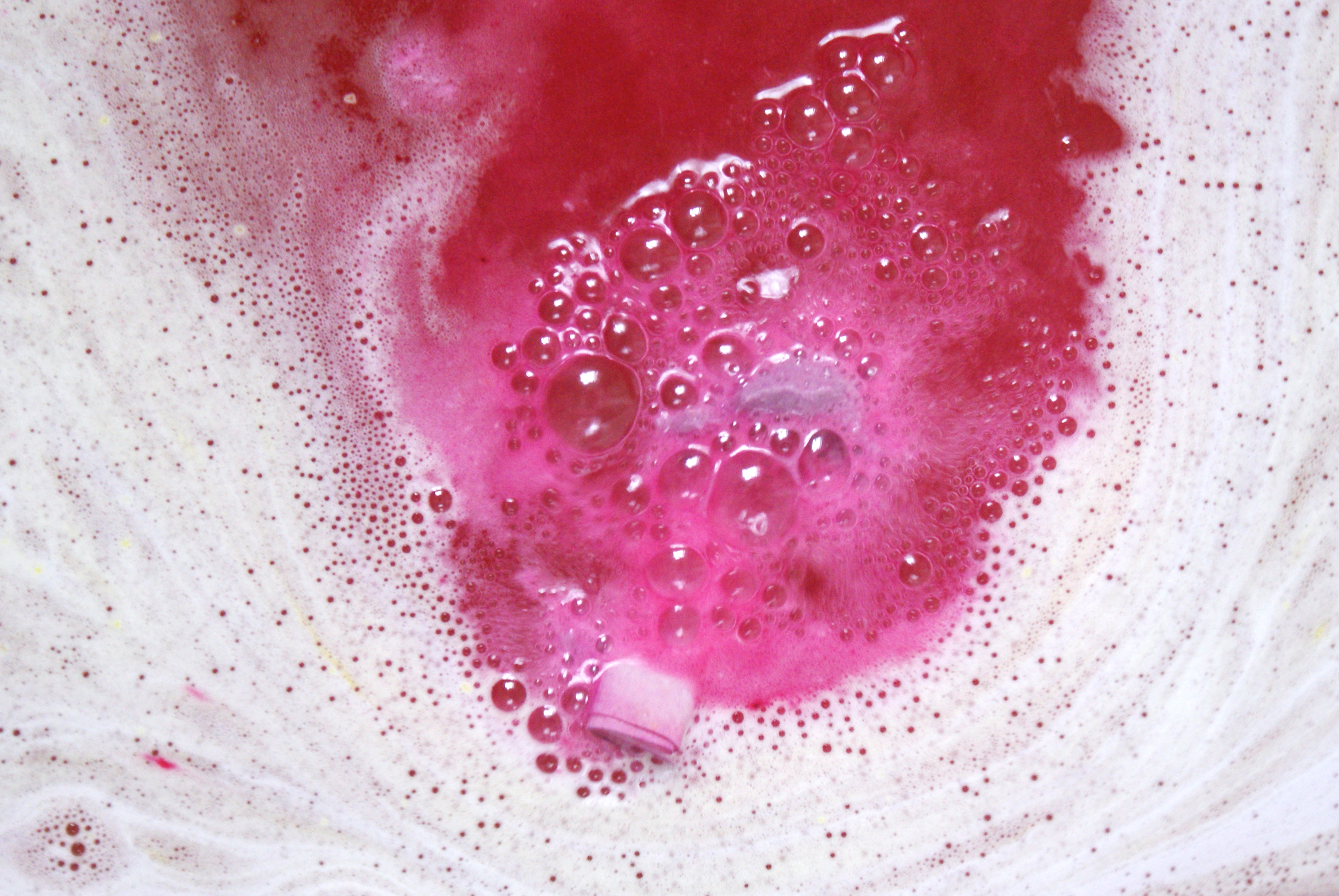 Review: Lush Figaro Figaro Bath Bomb - Oh My Lush.com