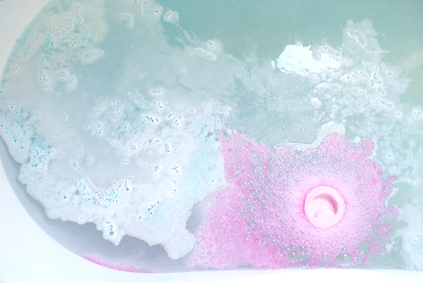 Review: Lush Moon Spell Bath Bomb - Oh My Lush.com