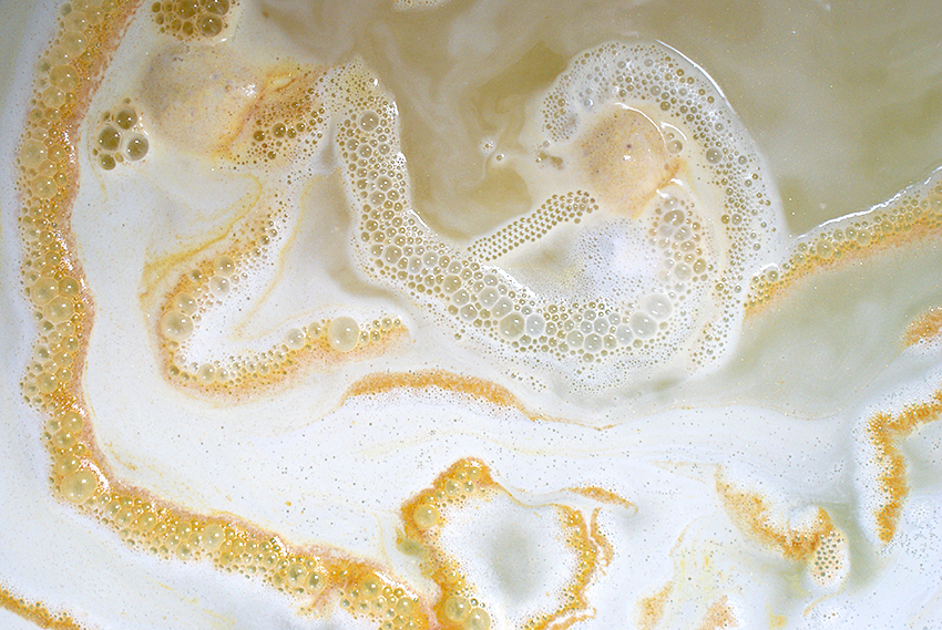 Review: Lush Turmeric Latte Bath Bomb - Oh My Lush.com