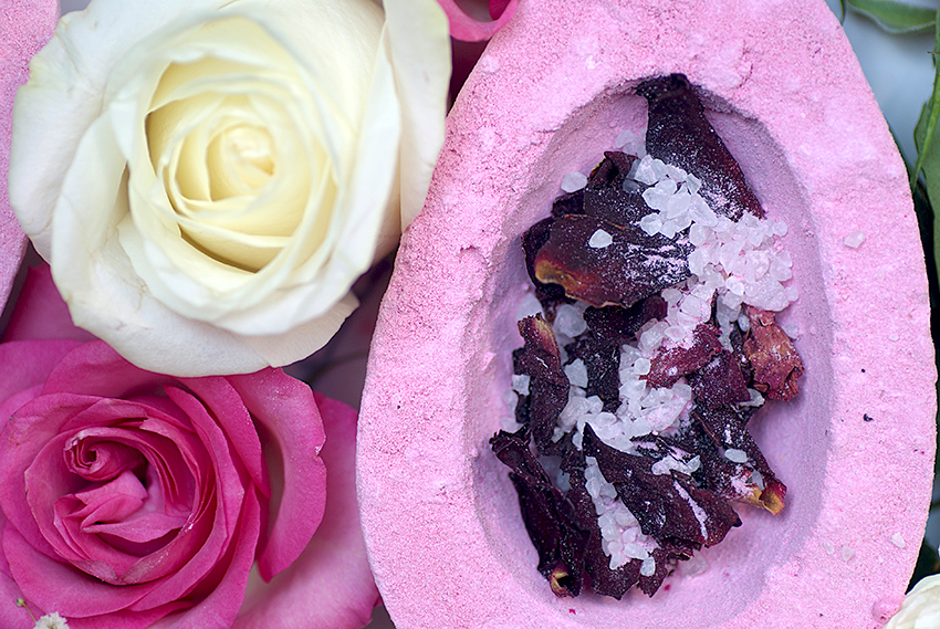 Review: Lush Rose Bombshell Egg - Oh My Lush.com