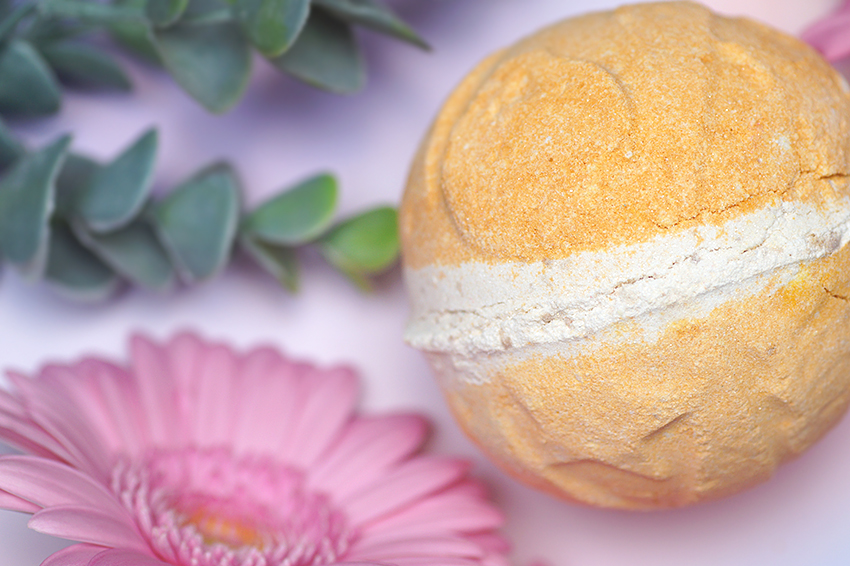 Review: Lush Yog Nog Bath Bomb - Oh My Lush.com