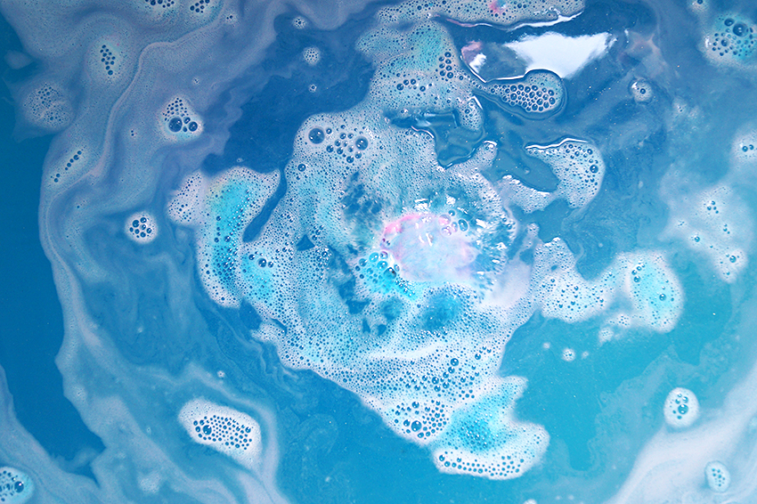 Review: Lush Intergalactic Bath Bomb - Oh My Lush.com
