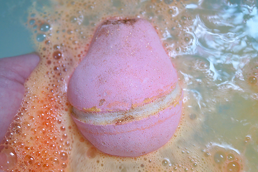 Review: Lush Golden Pear Bath Bomb - Oh My Lush.com