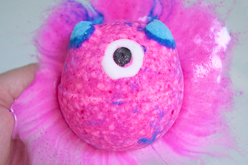 Review: Lush Monsters’ Ball Bath Bomb - Oh My Lush.com