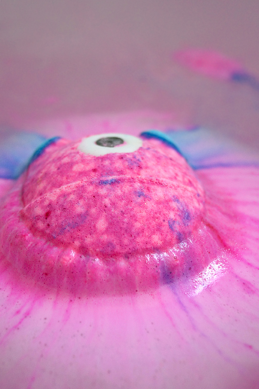 Review: Lush Monsters’ Ball Bath Bomb - Oh My Lush.com