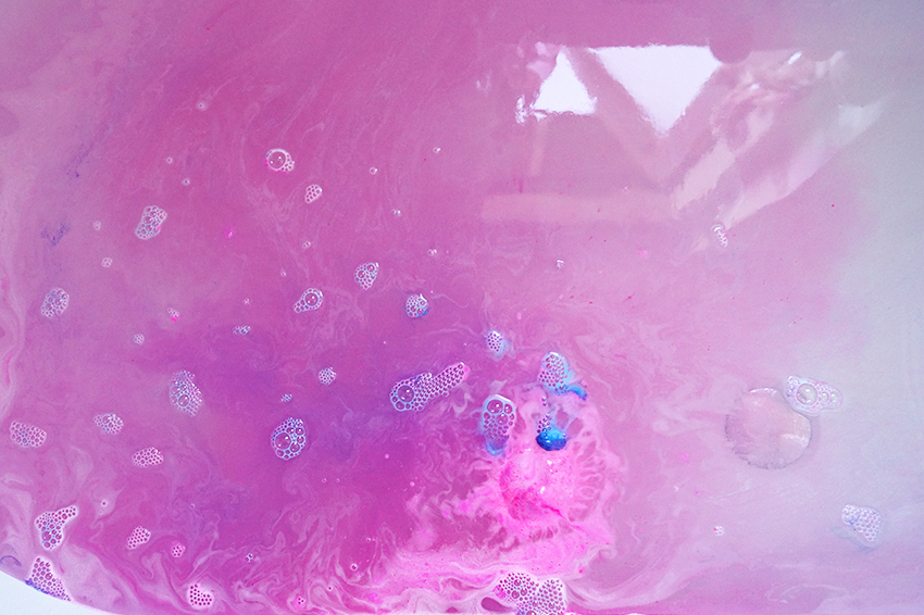 Review: Lush Monsters’ Ball Bath Bomb - Oh My Lush.com