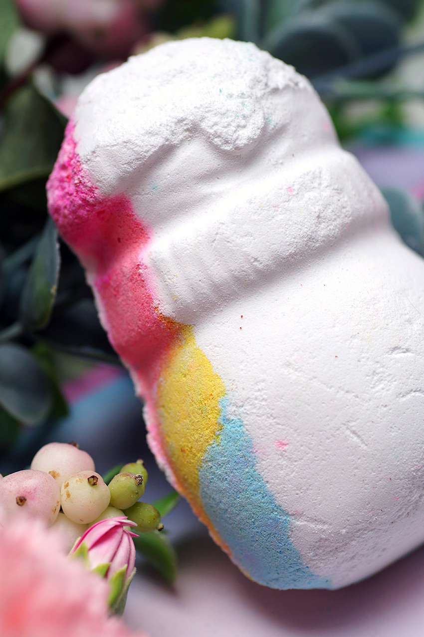 Review: Lush Snowman Dreaming Bath Bomb - Oh My Lush.com