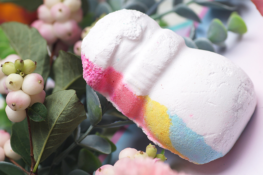 Review: Lush Snowman Dreaming Bath Bomb - Oh My Lush.com