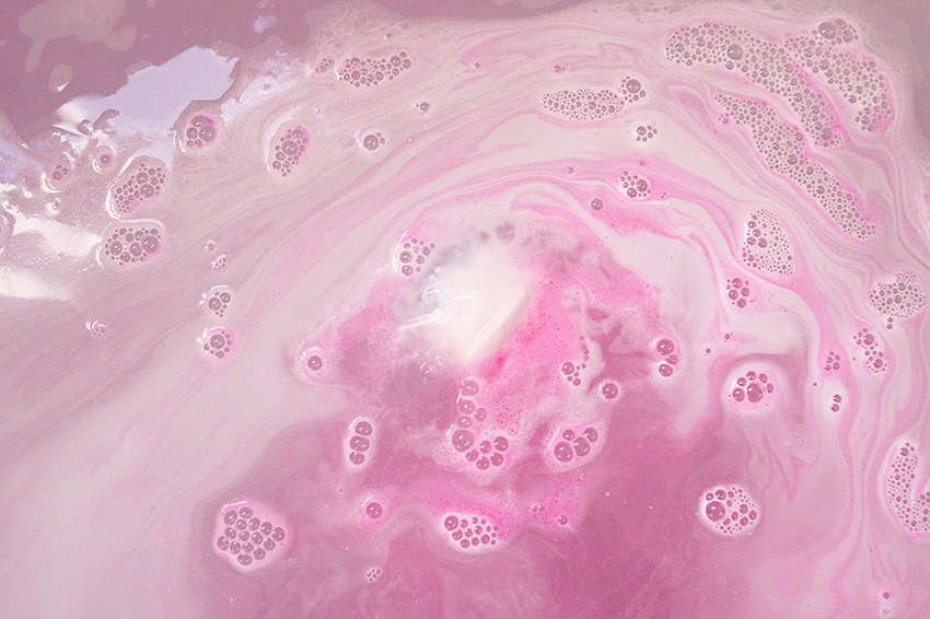 Review: Lush Snow Fairy Bath Bomb - Oh My Lush.com