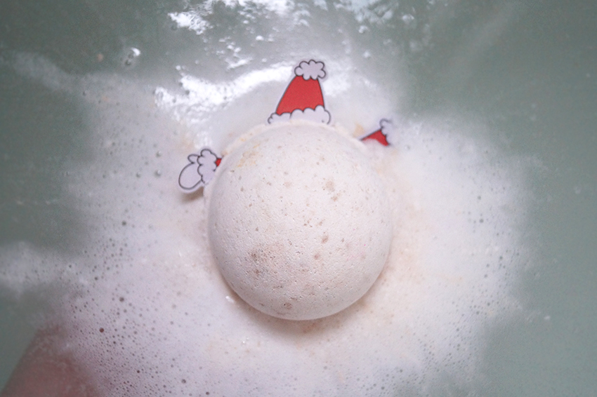Review: Lush Not So Secret Santa Bath Bomb - Oh My Lush.com