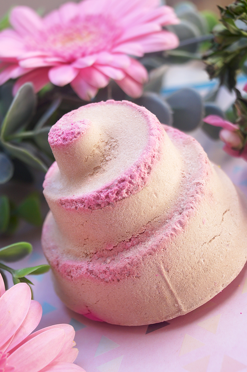 Review: Lush Mrs Whippy Bubble Bar - Oh My Lush.com