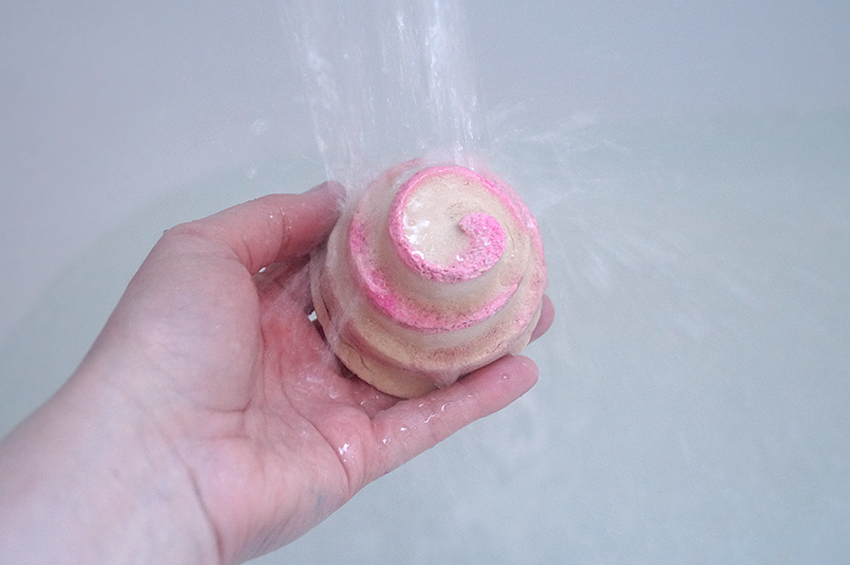 Review: Lush Mrs Whippy Bubble Bar - Oh My Lush.com